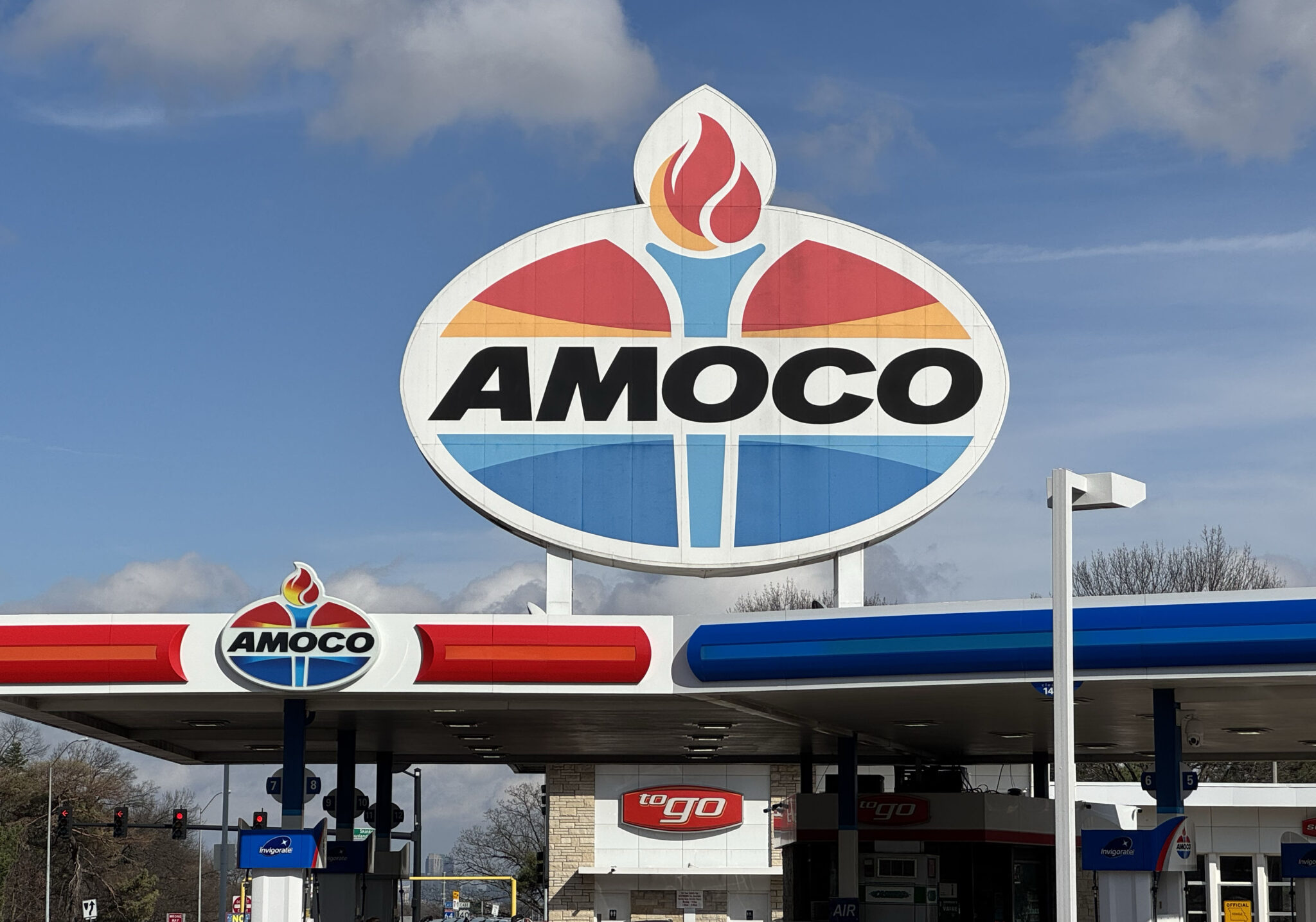 Amoco Apologizes to St. Louis and Repairs Botched Landmark Sign - NextSTL